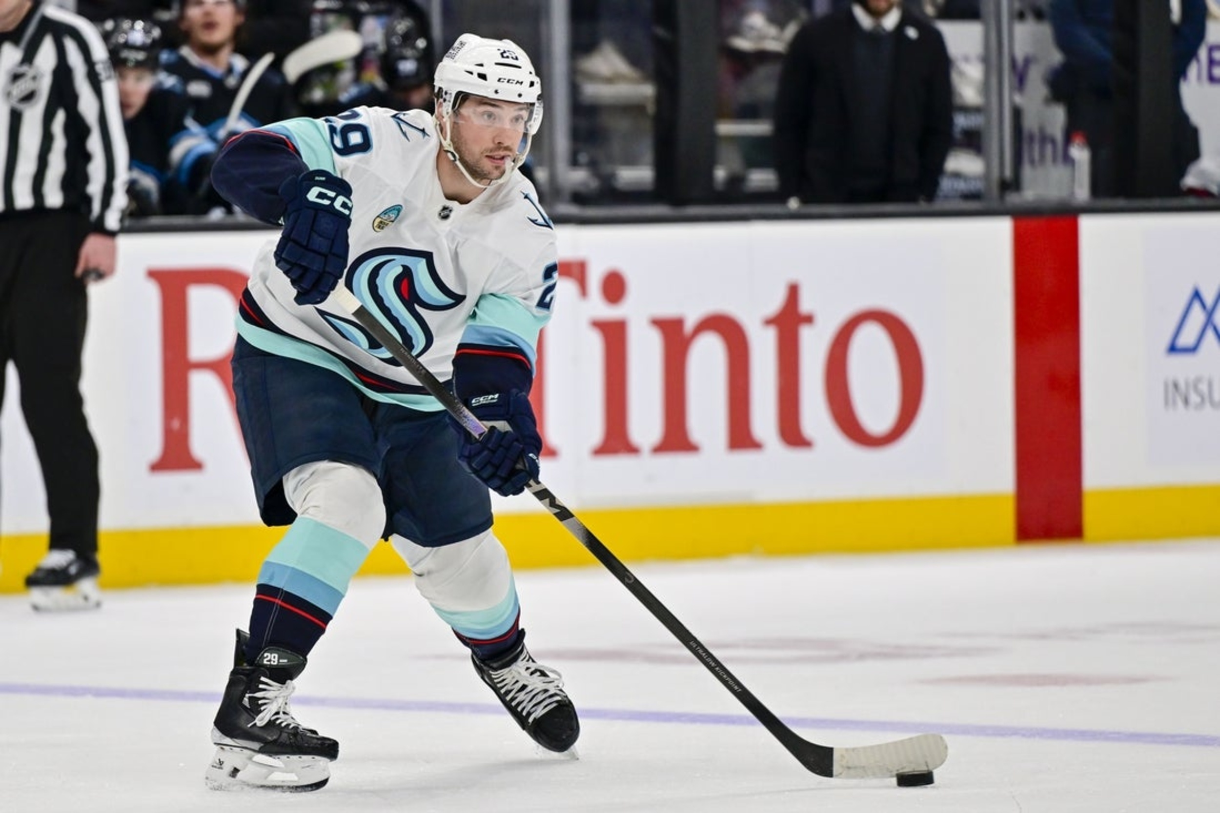 Mammoth close out resurgent homestand vs. Flyers