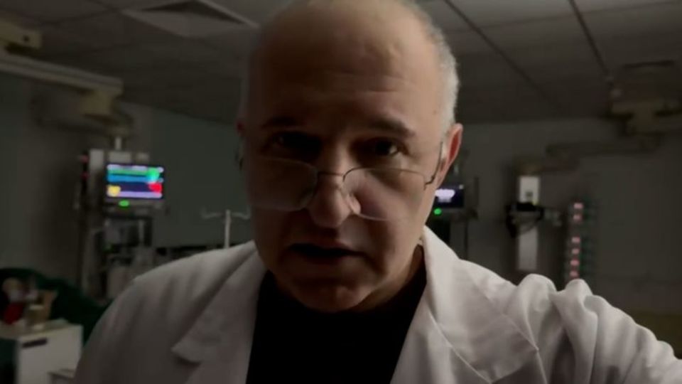 Cirujano ucraniano muestra cómo funciona un hospital durante un apagón ...