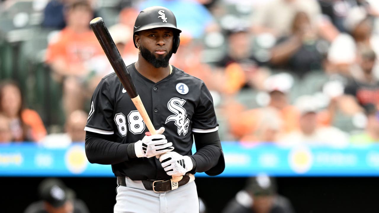 Chicago White Sox trade CF Luis Robert Jr. to the Mets for 2 players ...