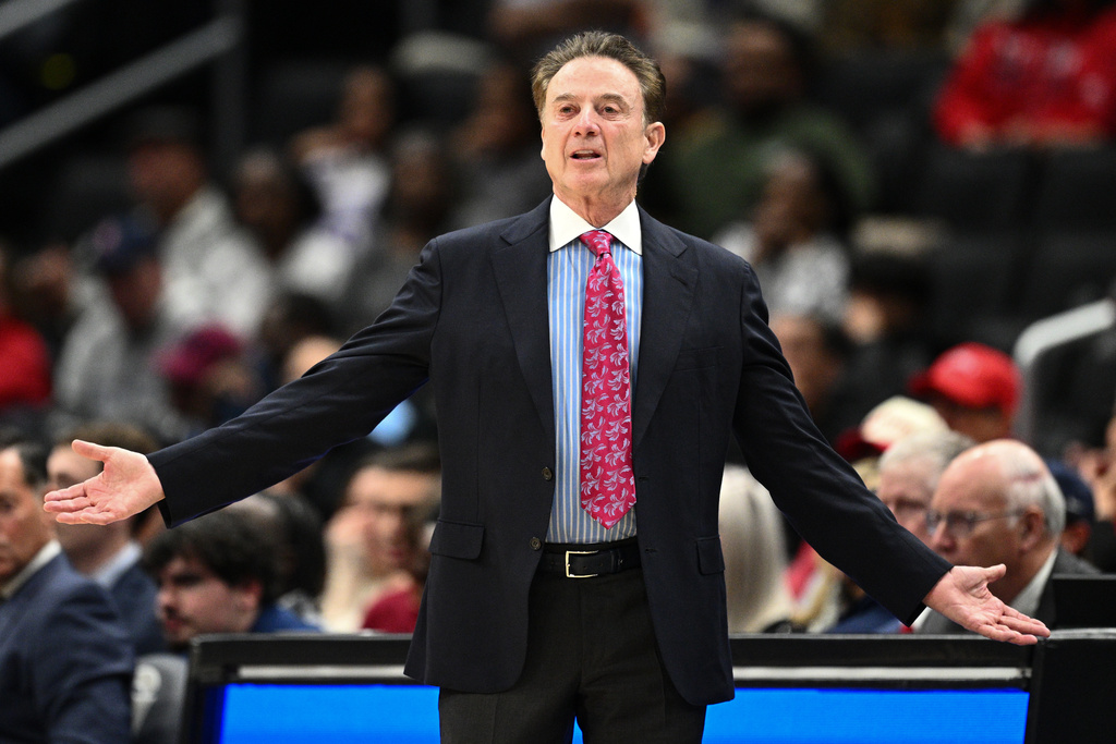Pitino earns 899th win as St. John's storms back from 15 down in 2nd ...