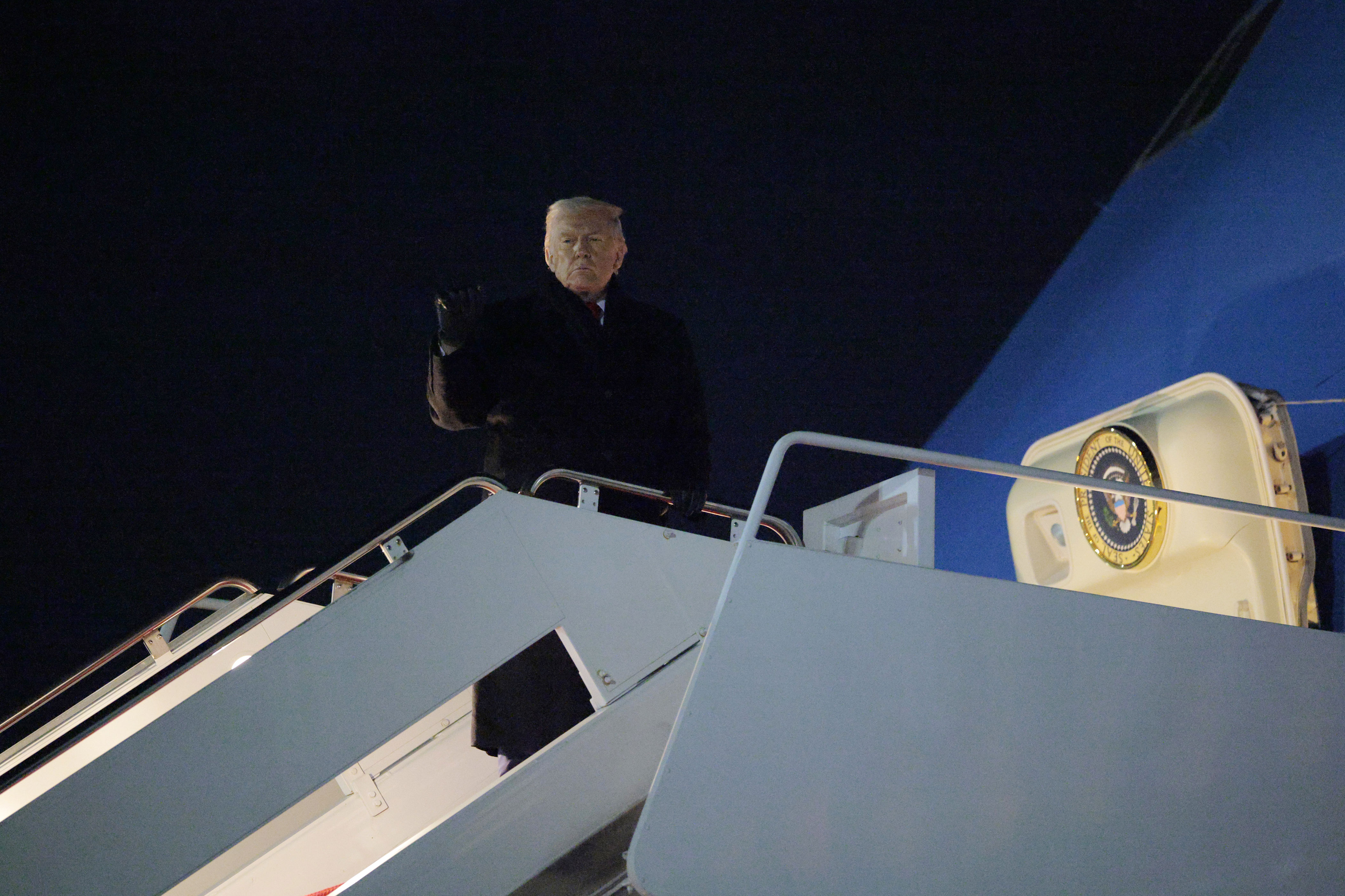 Air Force One turns around mid-flight due to minor electrical issue