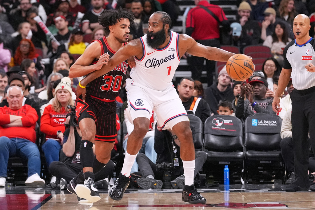 White scores 27 and Bulls match a franchise record with 25 3-pointers ...