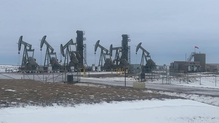 Oil magnate to halt oil drilling in Bakken region due to low prices