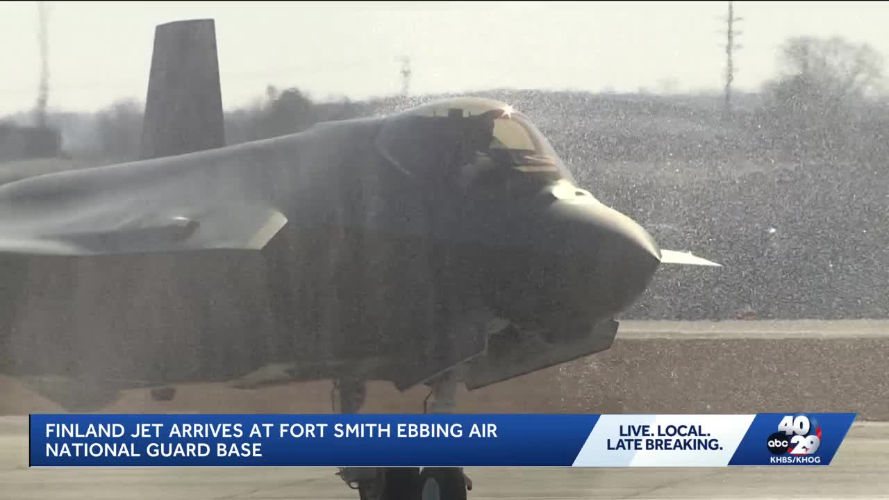 Finnish fighter jet arrives in Fort Smith for pilot training program