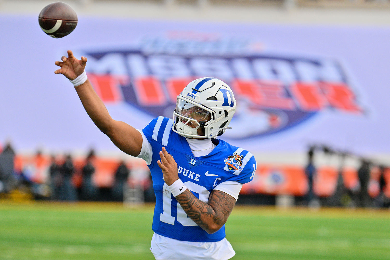 Duke suing its own quarterback, in hopes of keeping him in a Blue ...