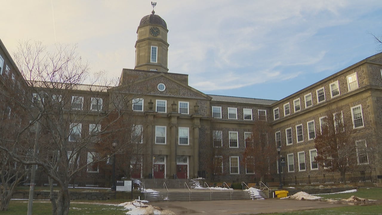 DAL asked to release agreements for gas exploration program