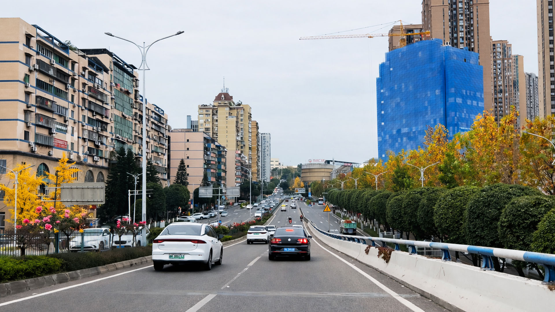 Old and new meet on Chongqing Road