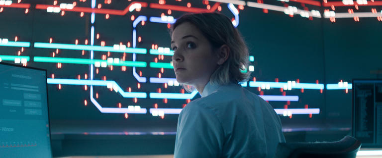 What time is Hijack’s next episode out? Apple TV season 2 episode 2 ...