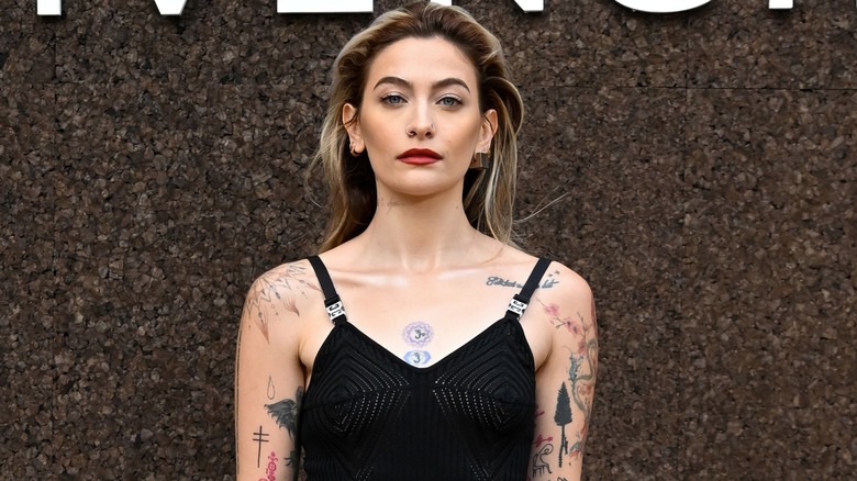 What Paris Jackson would look like without her tattoos
