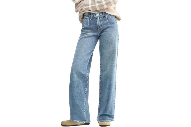 Jennifer Aniston braved the cold in a snuggly puffer jacket paired with ...