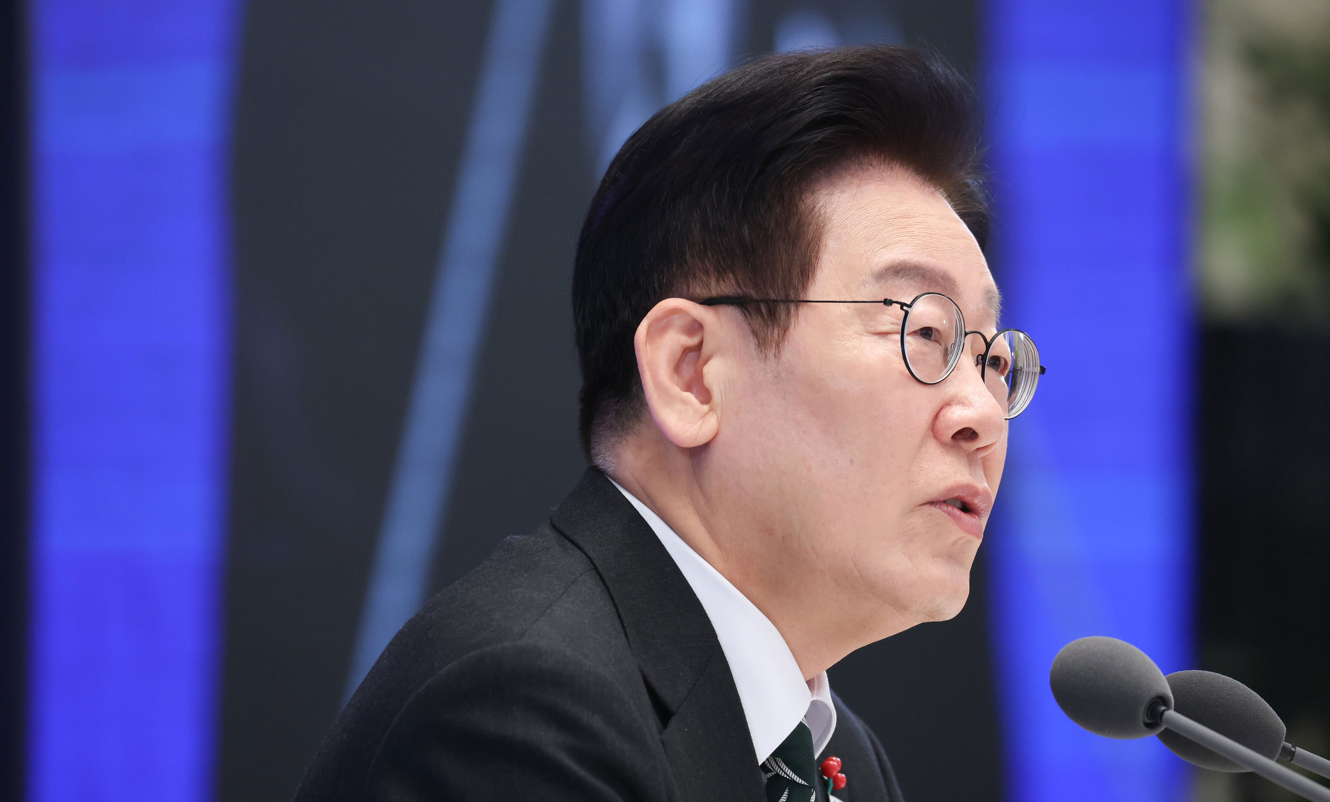 President Lee Jae-myung downplays 100% US semiconductor tariff threat