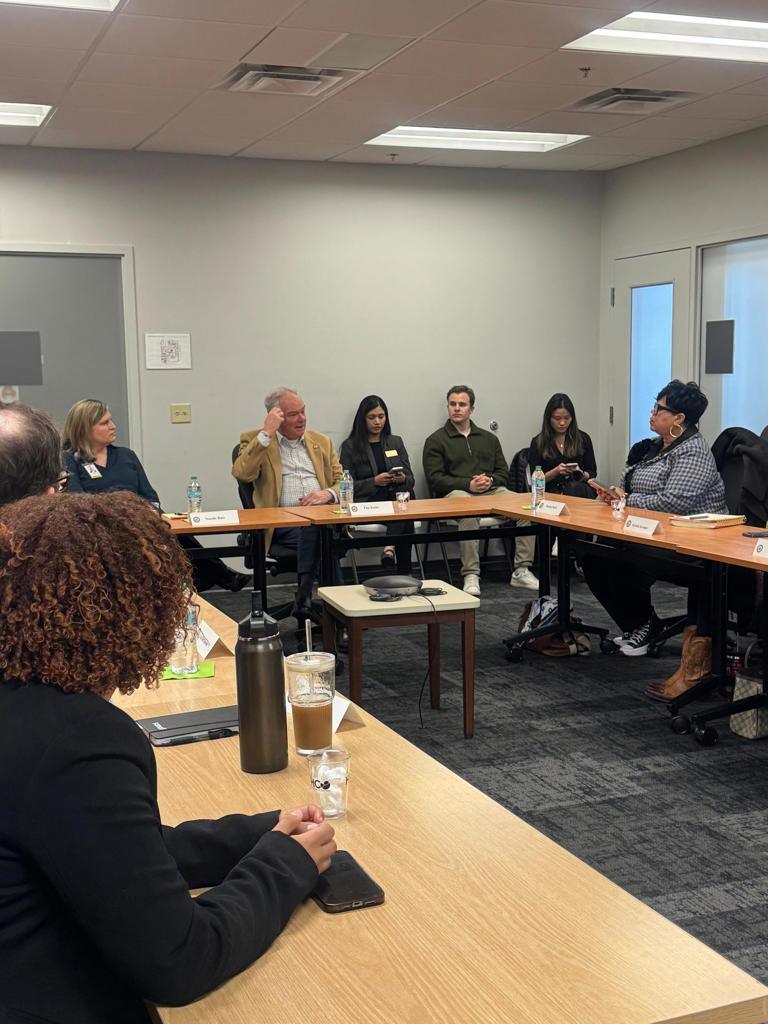 Sen. Kaine visits Harrisonburg clinic to discuss rural health care
