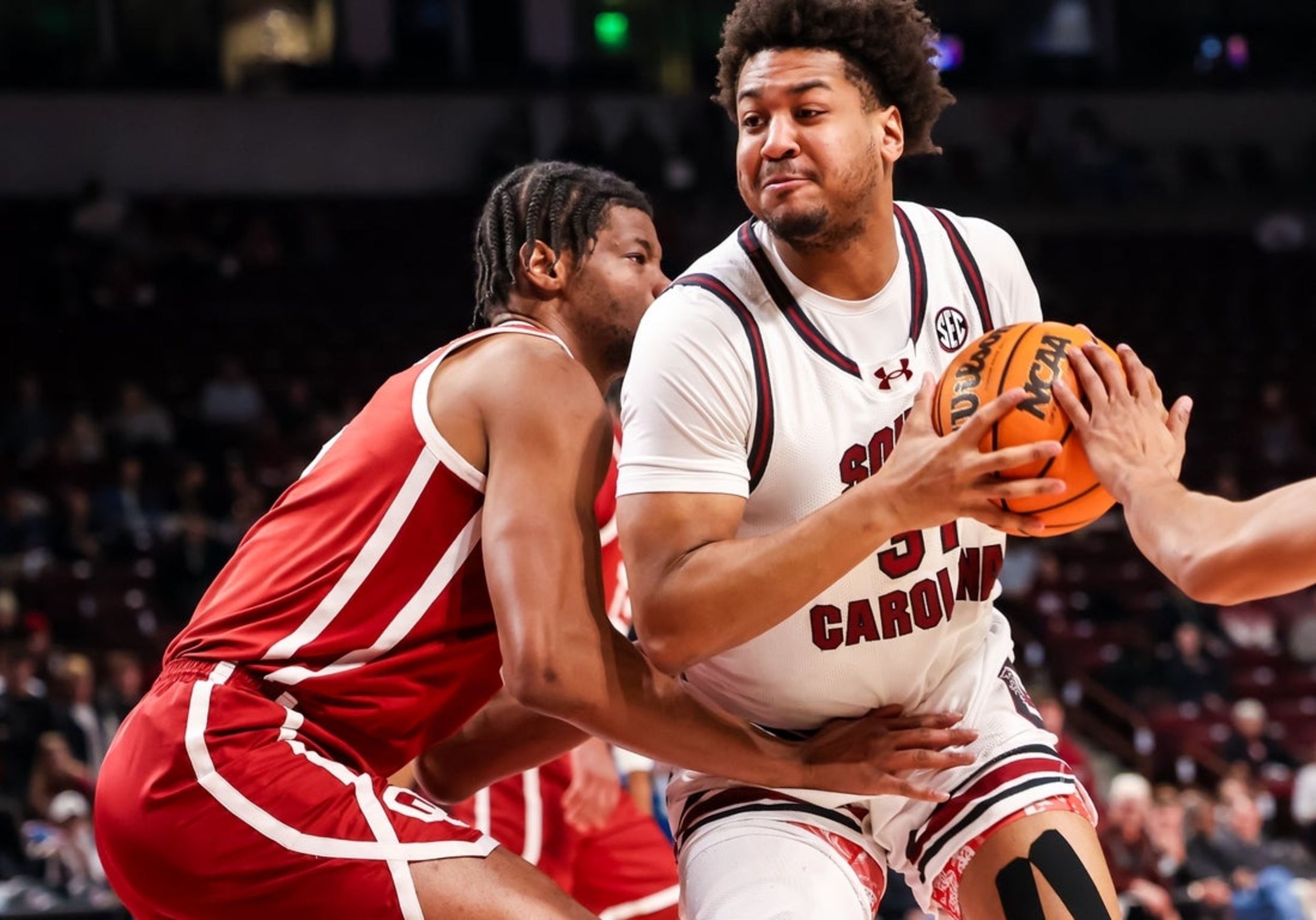 Elijah Strong sparks South Carolina past Oklahoma