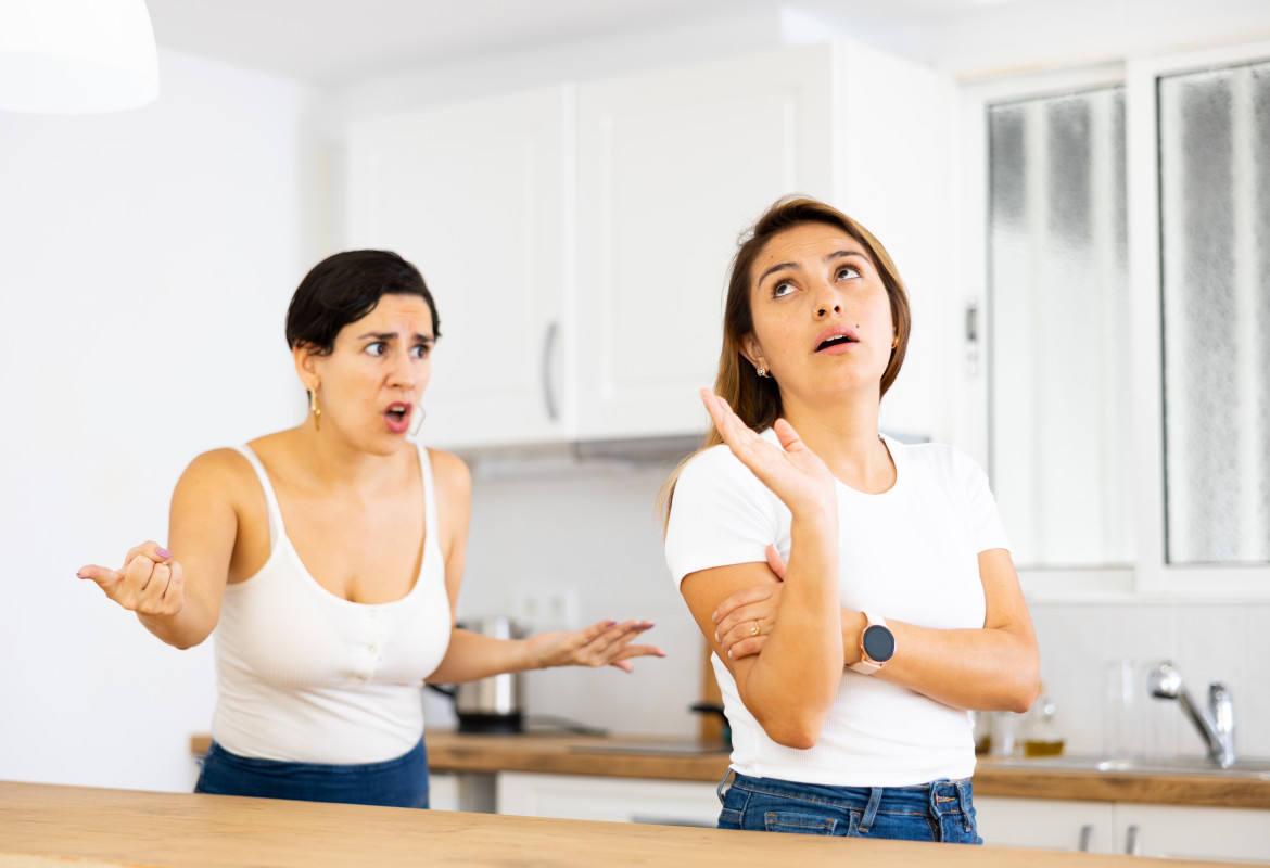 Psychologist shares 11 signs you have a high-level narcissistic sibling