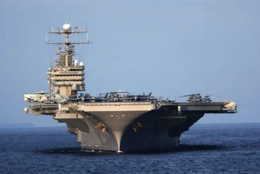 Kapal induk AS USS Lincoln lintasi Selat Malaka menuju Timur Tengah