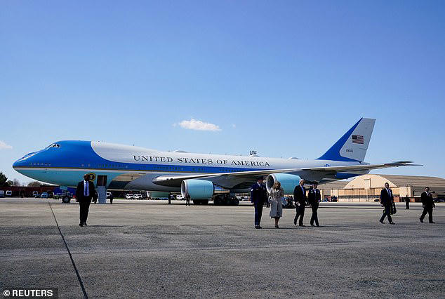Air Force One finally heads to Davos after dramatic U-turn due to ...