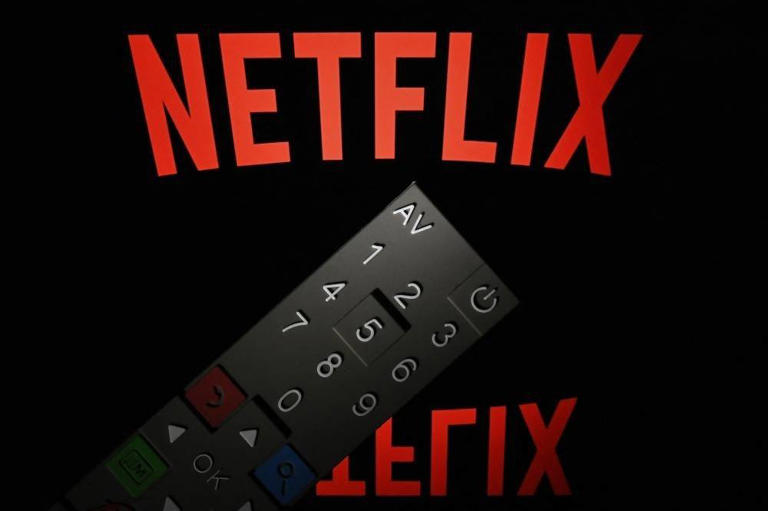 Netflix tops 325 million paid subscribers