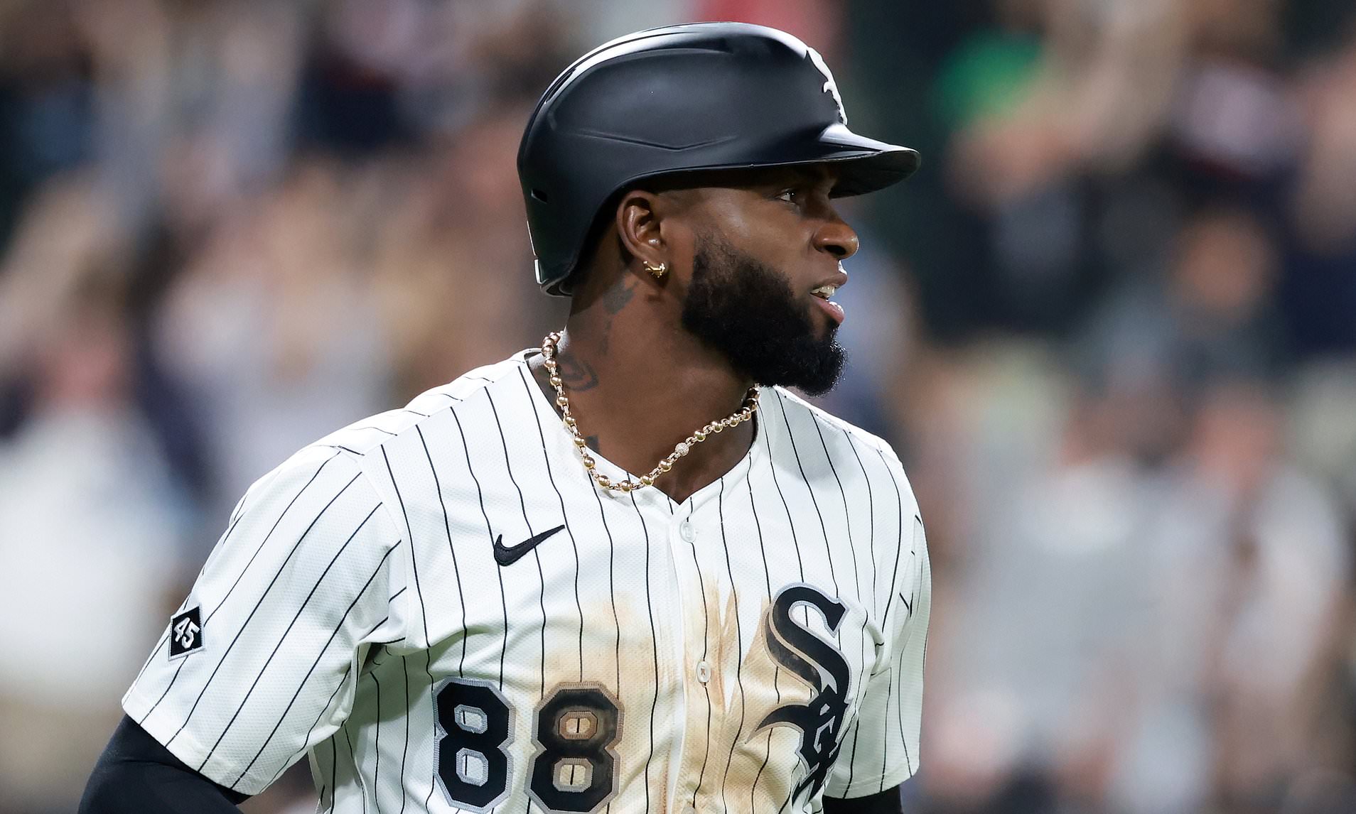 New York Mets complete stunning trade for Chicago White Sox star Luis ...