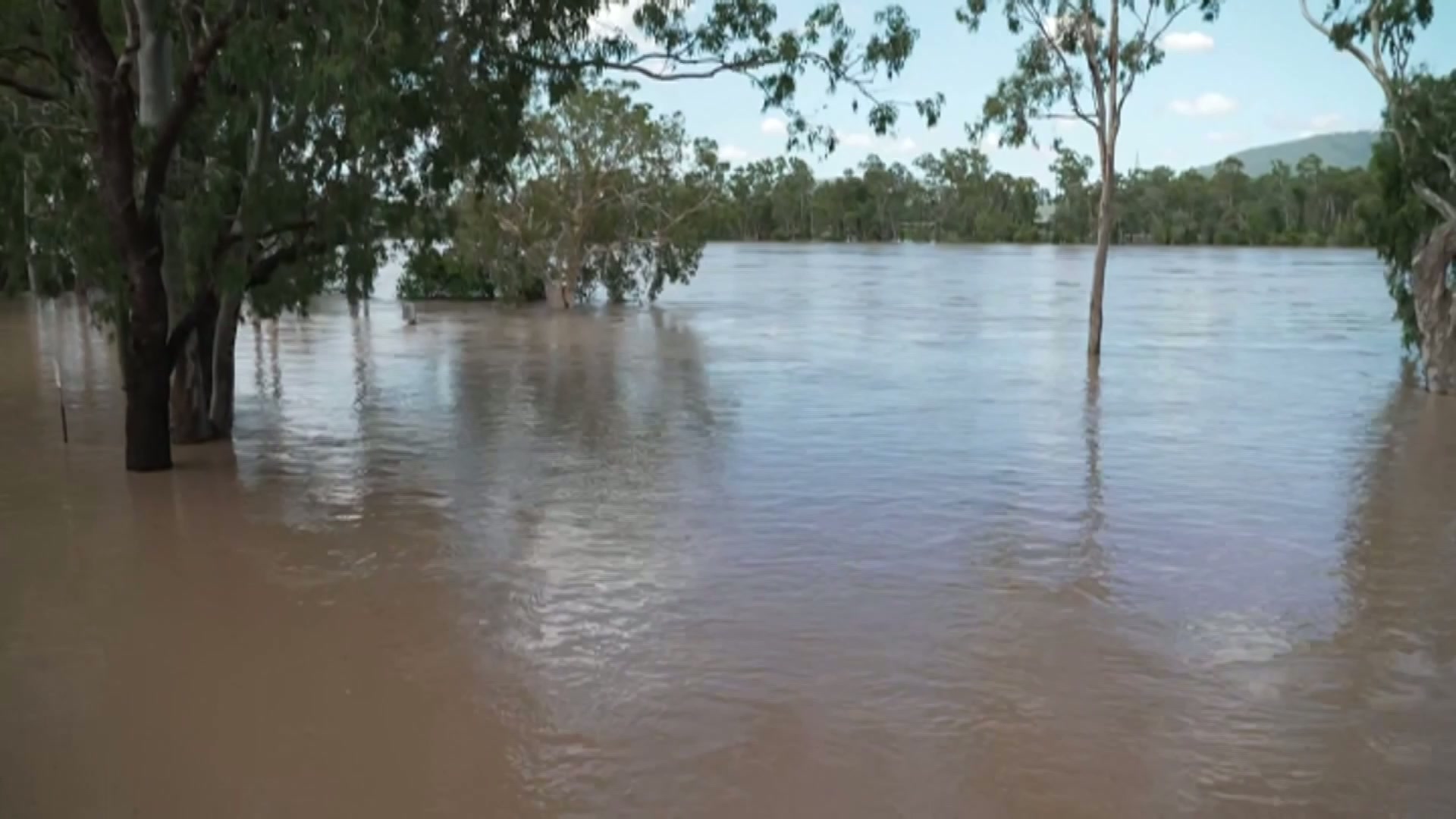 Rockhampton’s Fitzroy River now expected to peak tomorrow