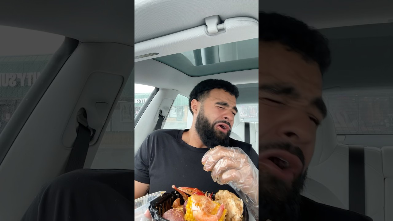 Finding hair at 1 star rated restaurant 🤢 #shorts