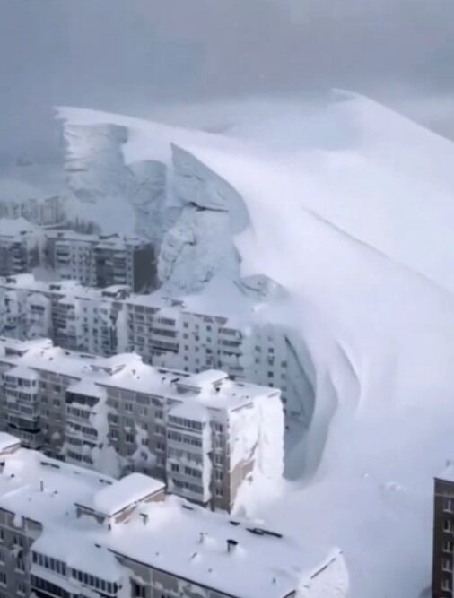 Kamchatka city paralyzed by historic snowfall