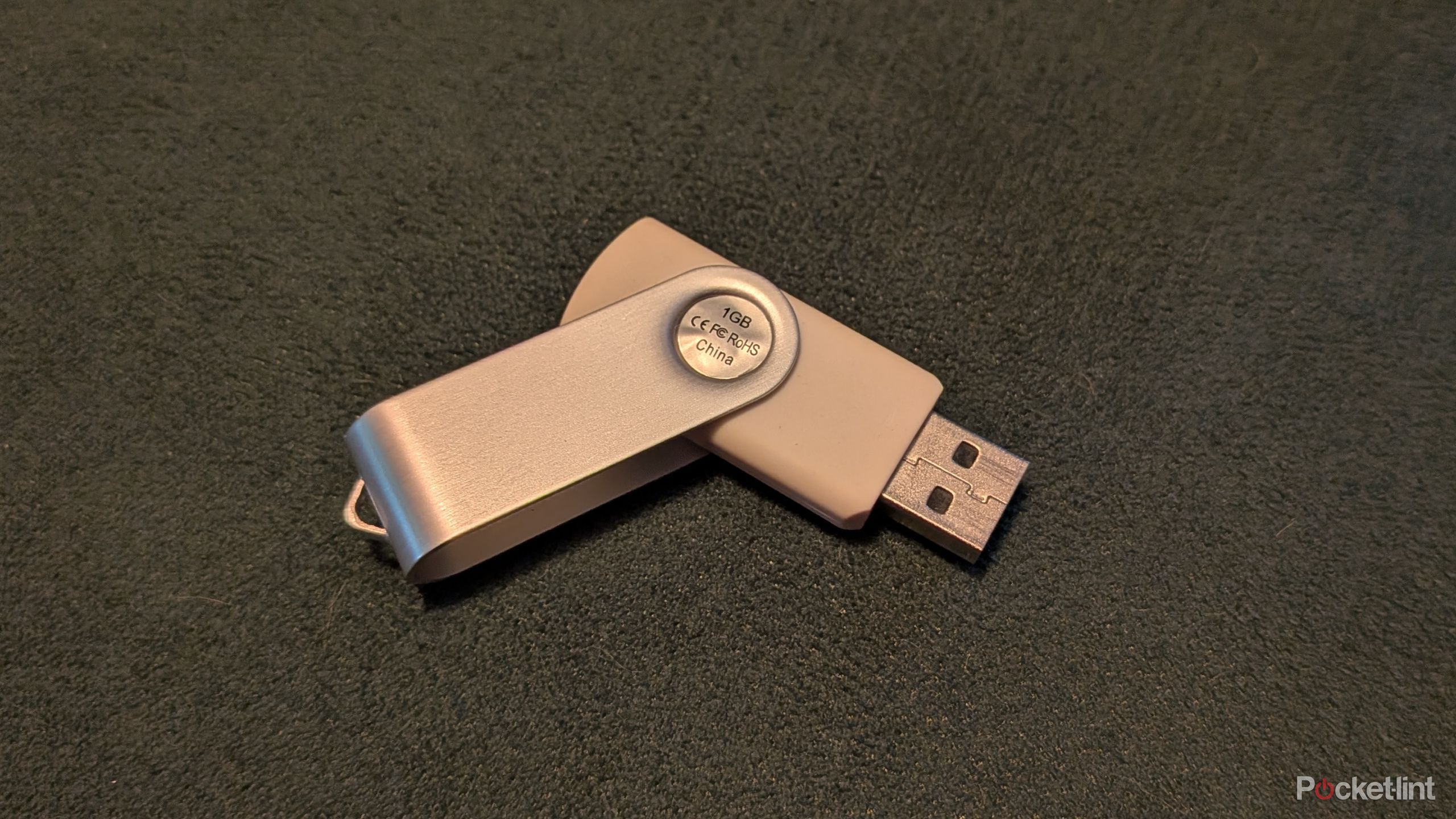 3 useful things your tiny USB flash drive can still do
