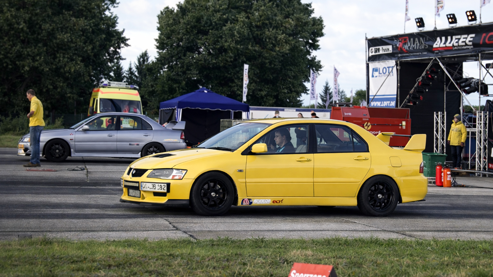 Which Mitsubishi wins the quarter mile race?