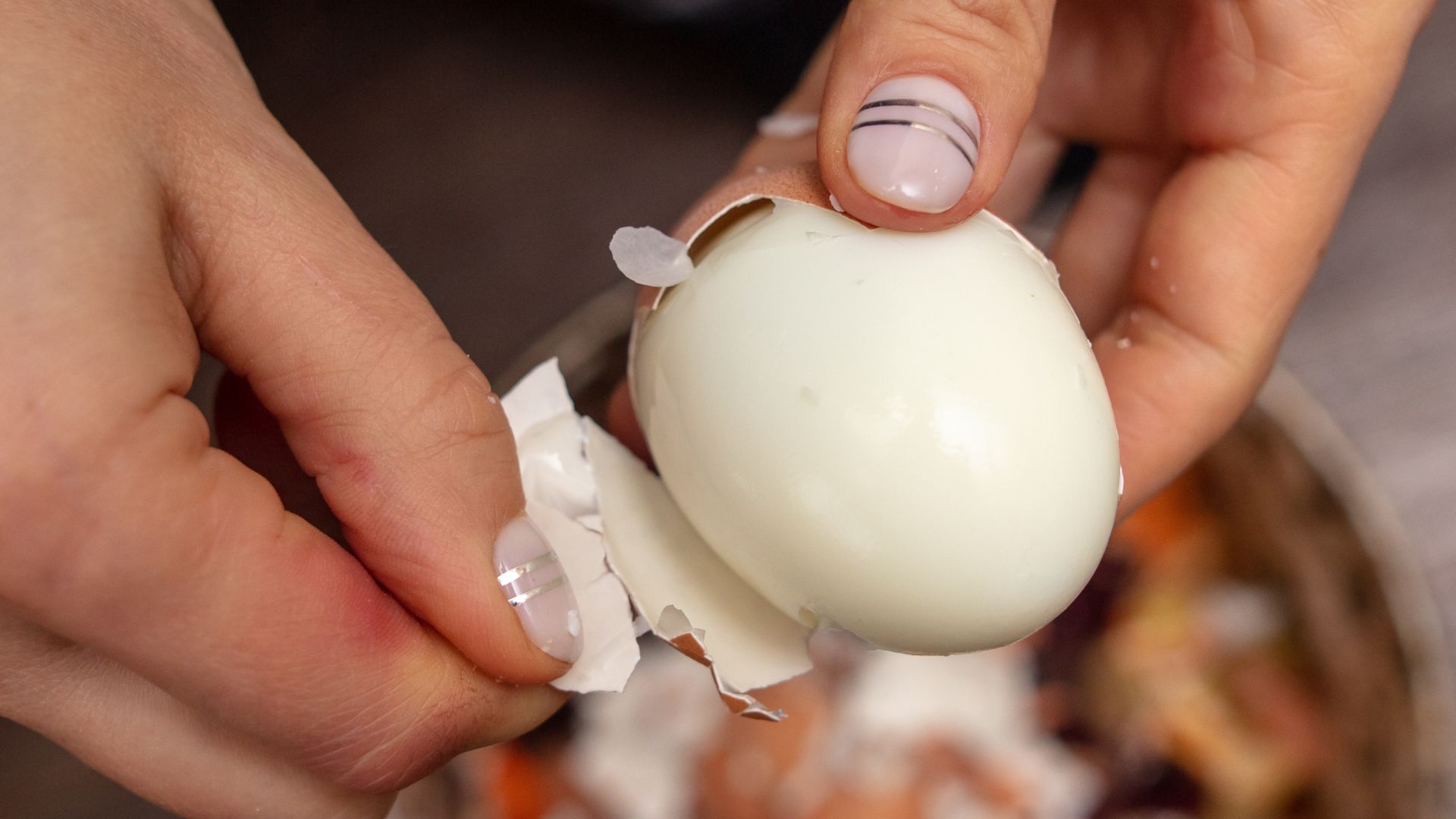 Boiled egg shells come away easily using this simple one-minute trick