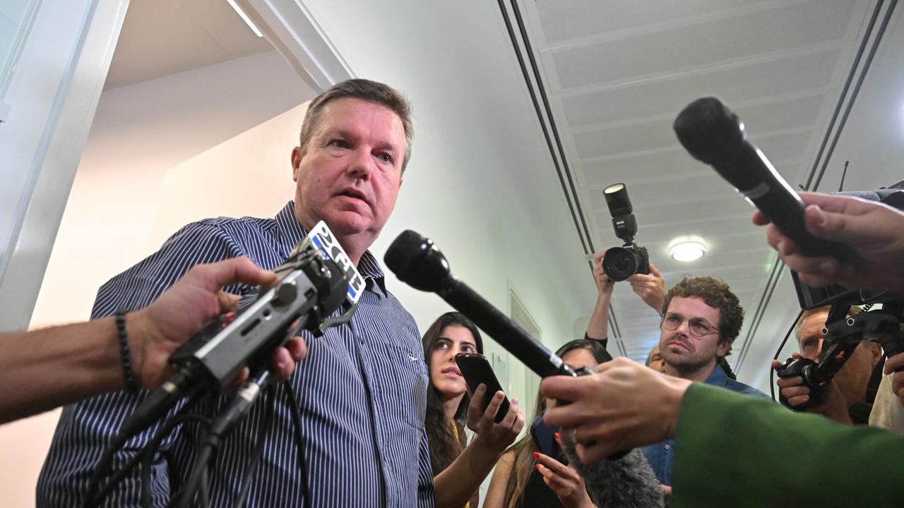 Nationals quit front bench en masse after policy split