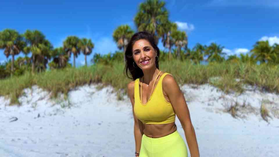 Goodbye Flabbiness Arm Exercise Routine with Susana Yábar - with ...