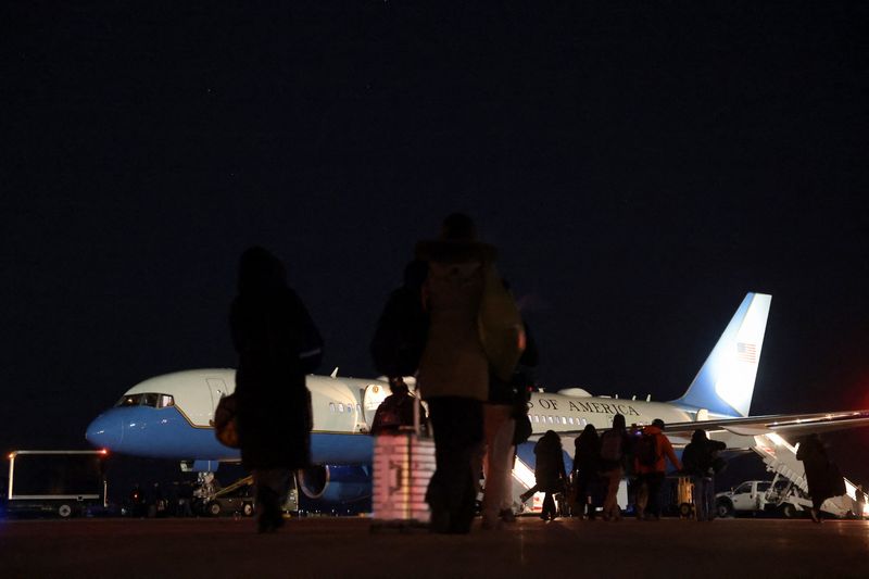 Trump attendu de pied ferme à Davos, après un changement d'avion