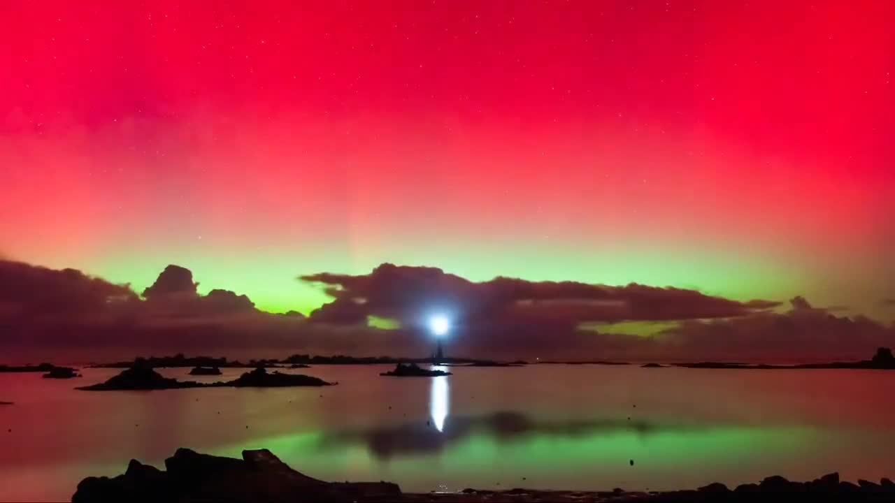 Rare green auroras light up Brittany skies over iconic Île Vierge ...
