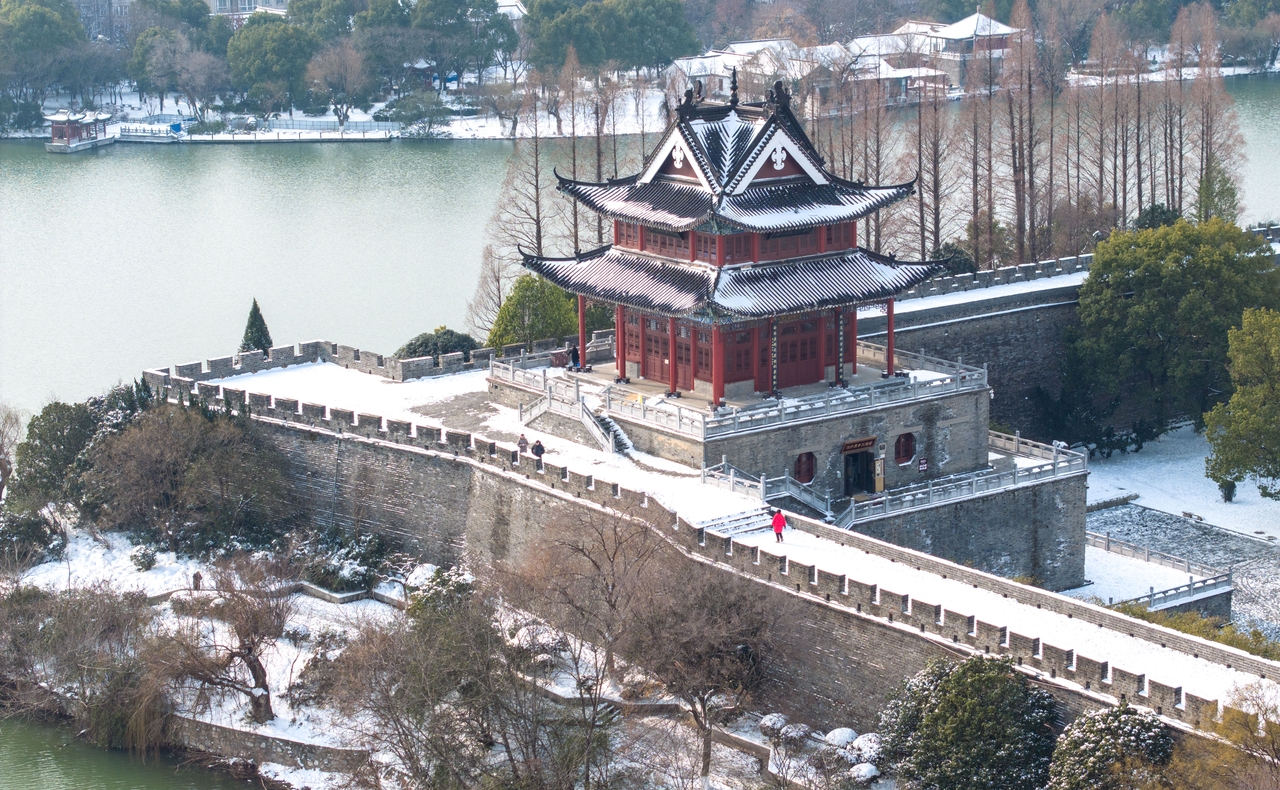 湖北襄阳：雪后初霁古城美