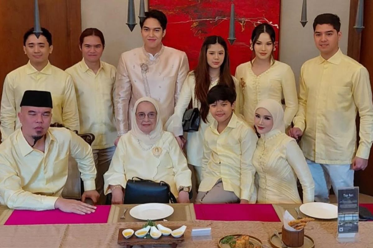 Foto keluarga Ahmad Dhani bocor, diduga momen lamaran El Rumi dan Syifa ...