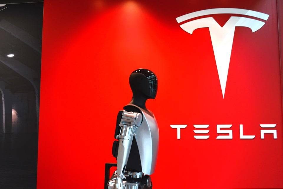 Το μέλλον σύμφωνα με τον Elon Musk: Θα δουλεύουμε από χόμπι, δεν θα ...