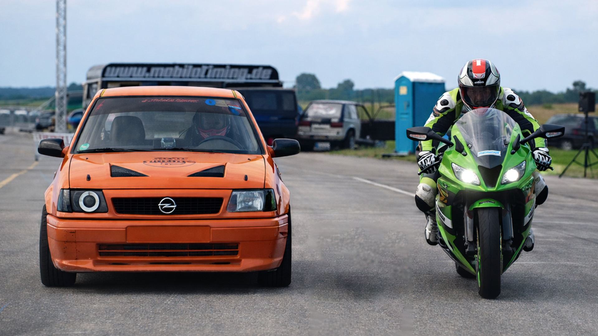 Opel Corsa challenges Kawasaki in acceleration test