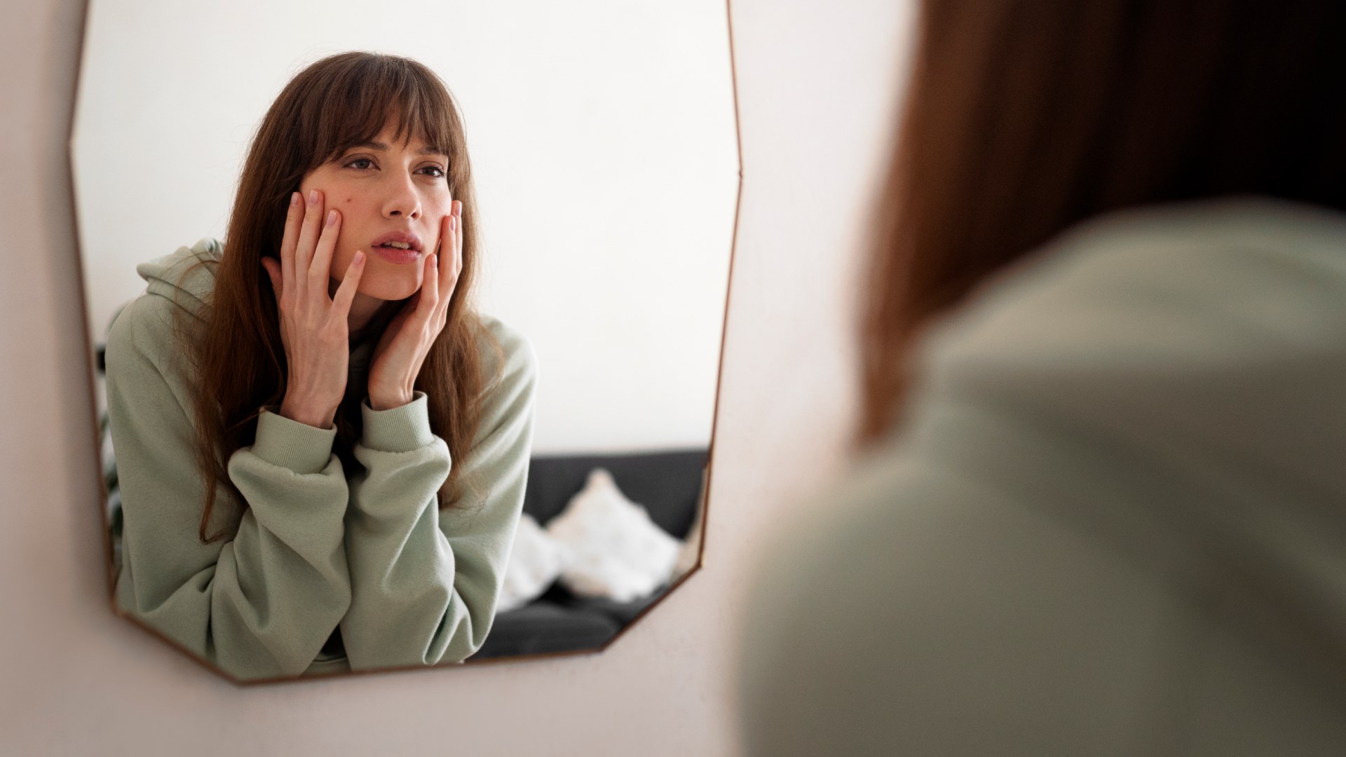 This explains the "bad complexion" upon waking, even after a good night ...