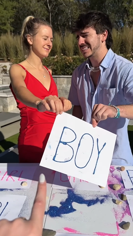 Cutest gender reveal ever: The adorable moment everyone is loving