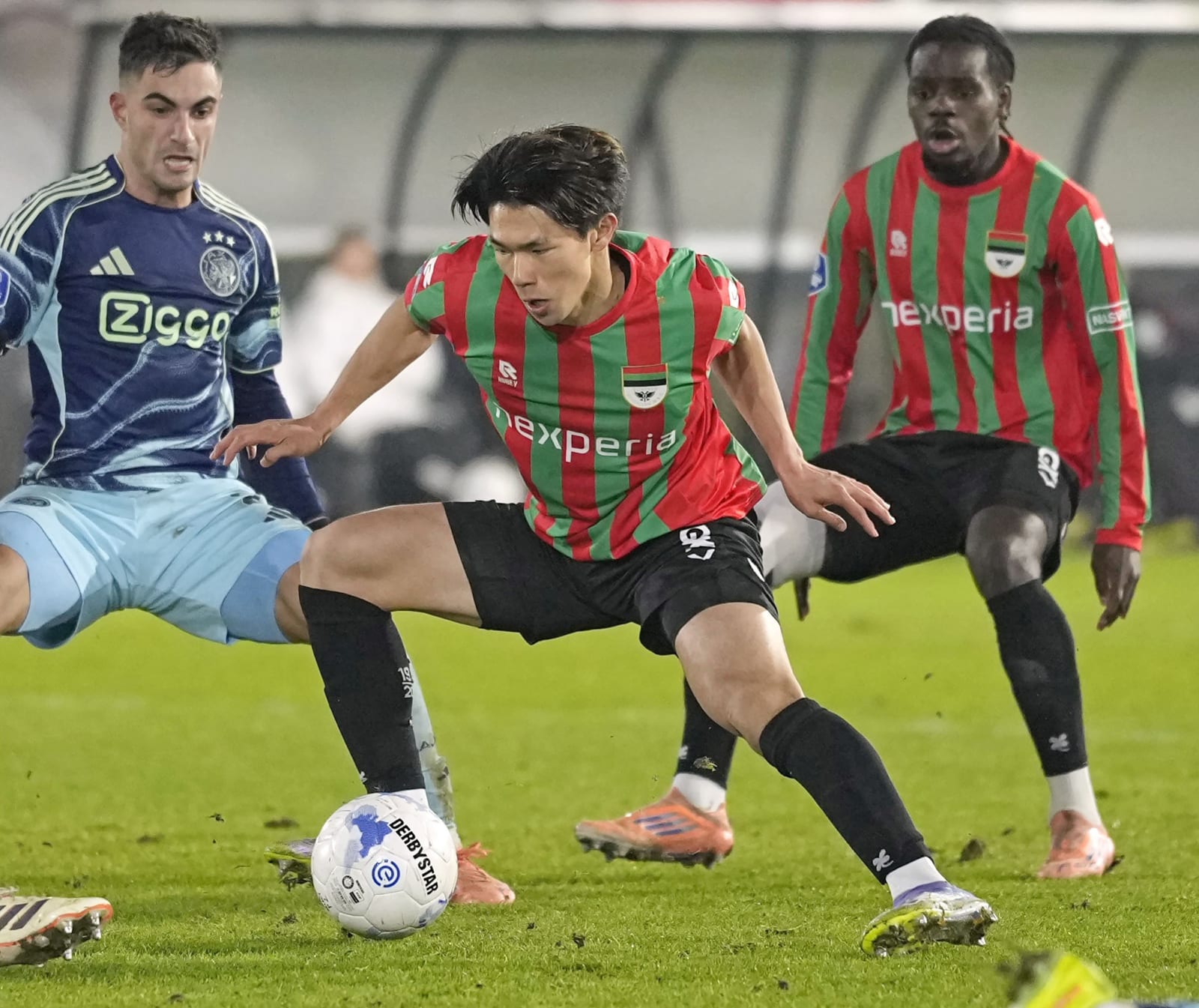 Football: Japanese 20-yr-old forward Shiogai joins Wolfsburg from NEC