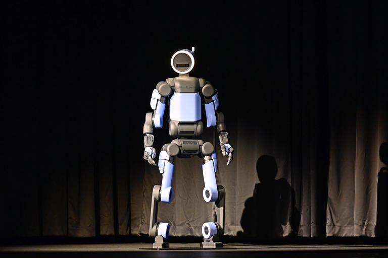 Car factory with only robots building cars could open by 2030 – report