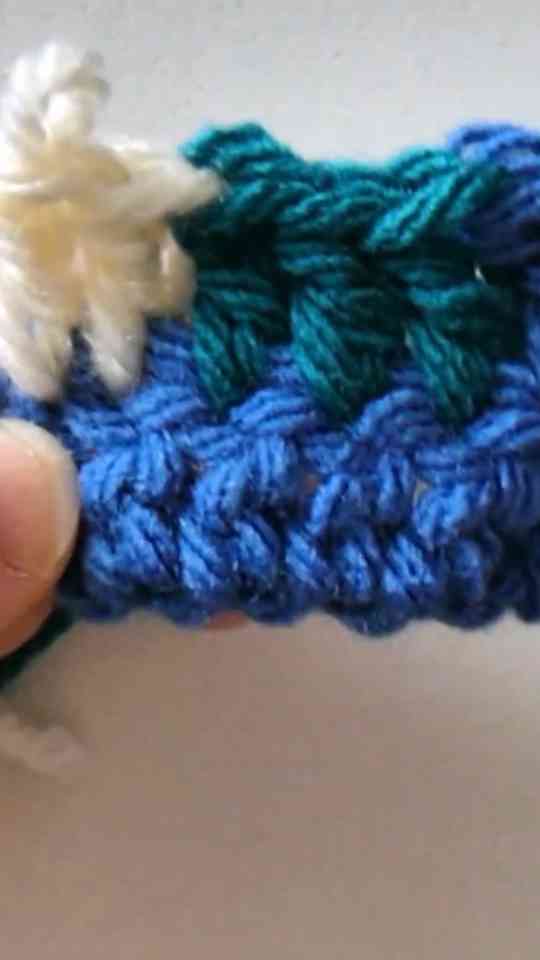 How to make an easy color change in double crochet