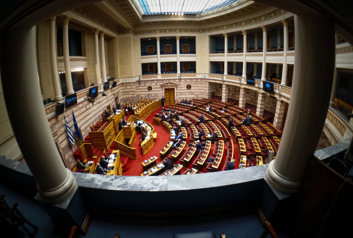 Ενός λεπτού σιγή στην Ολομέλεια για τους αδικοχαμένους οπαδούς του ΠΑΟΚ ...