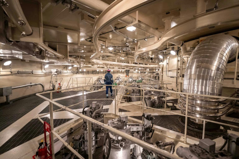 Japan restarts world's biggest nuclear plant