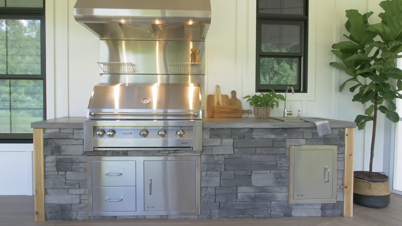 “This makes grilling better”: How to build an outdoor kitchen setup