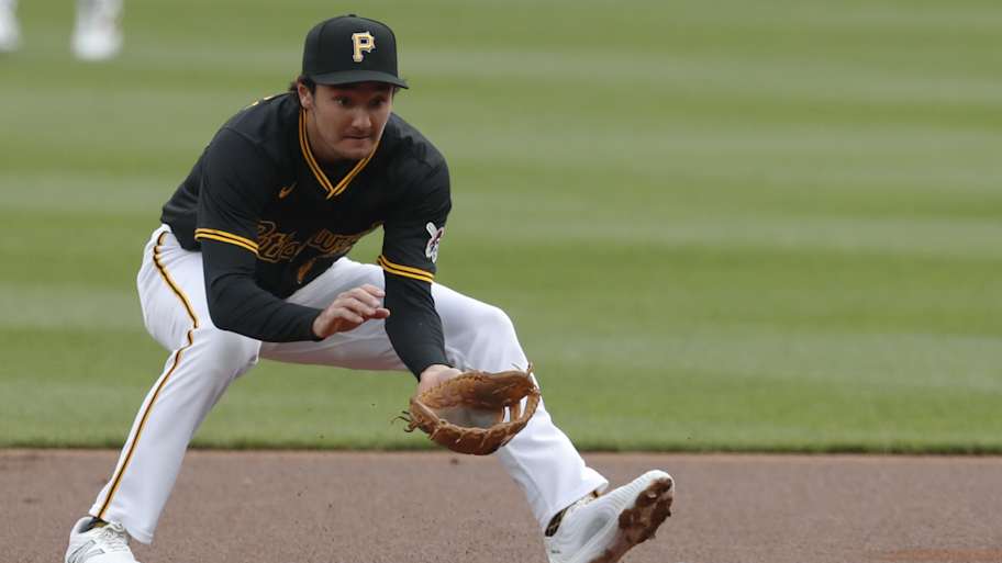 Pirates release veteran infielder