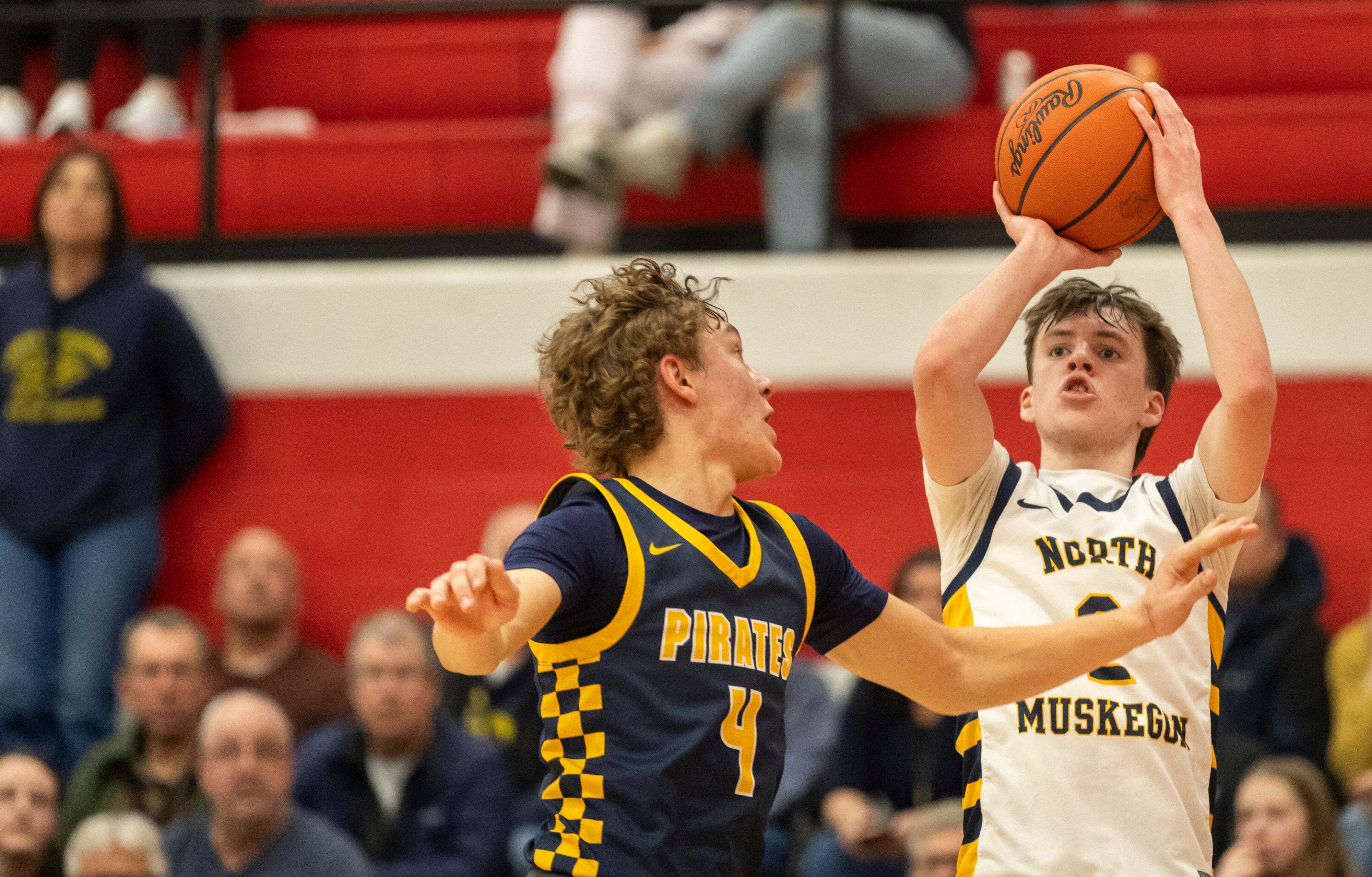 Adam Dugener drops 32 to lead battle-tested North Muskegon past Ludington