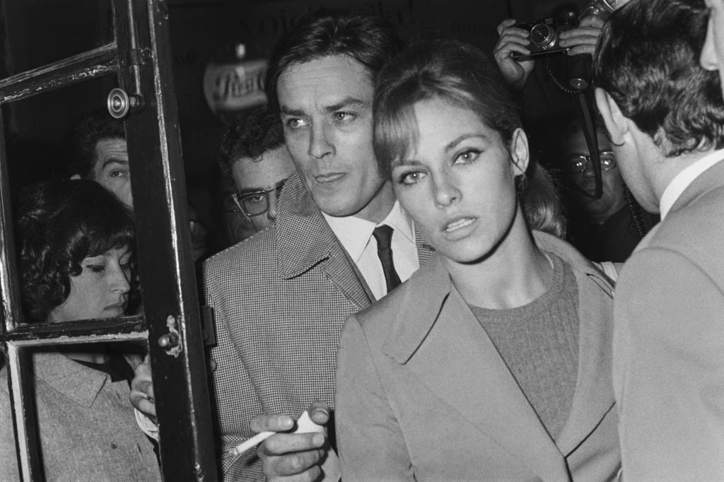 Le mariage secret d’Alain Delon et Nathalie Delon : retour sur une ...