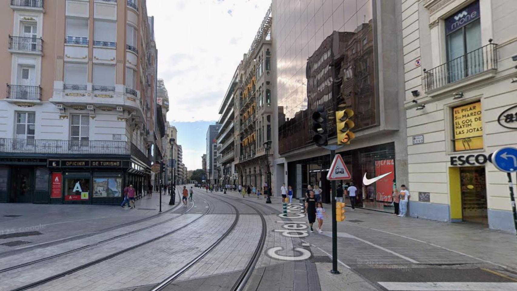 Huyen a la carrera tras robar en una famosa tienda de ropa deportiva en ...