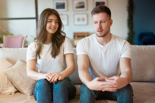 16 subtle signs someone’s secretly uncomfortable around you