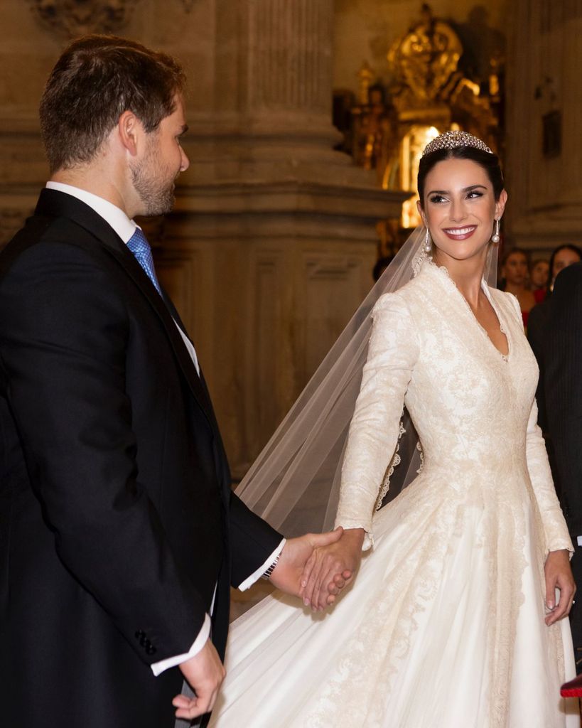 Cuando una pulsera se convierte en tiara: 8 novias que reinventaron ...